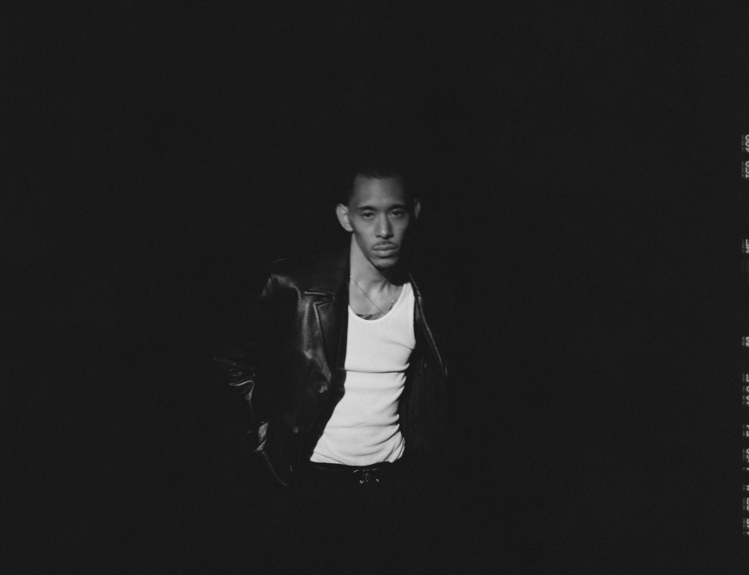 BIOGRAPHY - IO - UNIVERSAL MUSIC JAPAN
