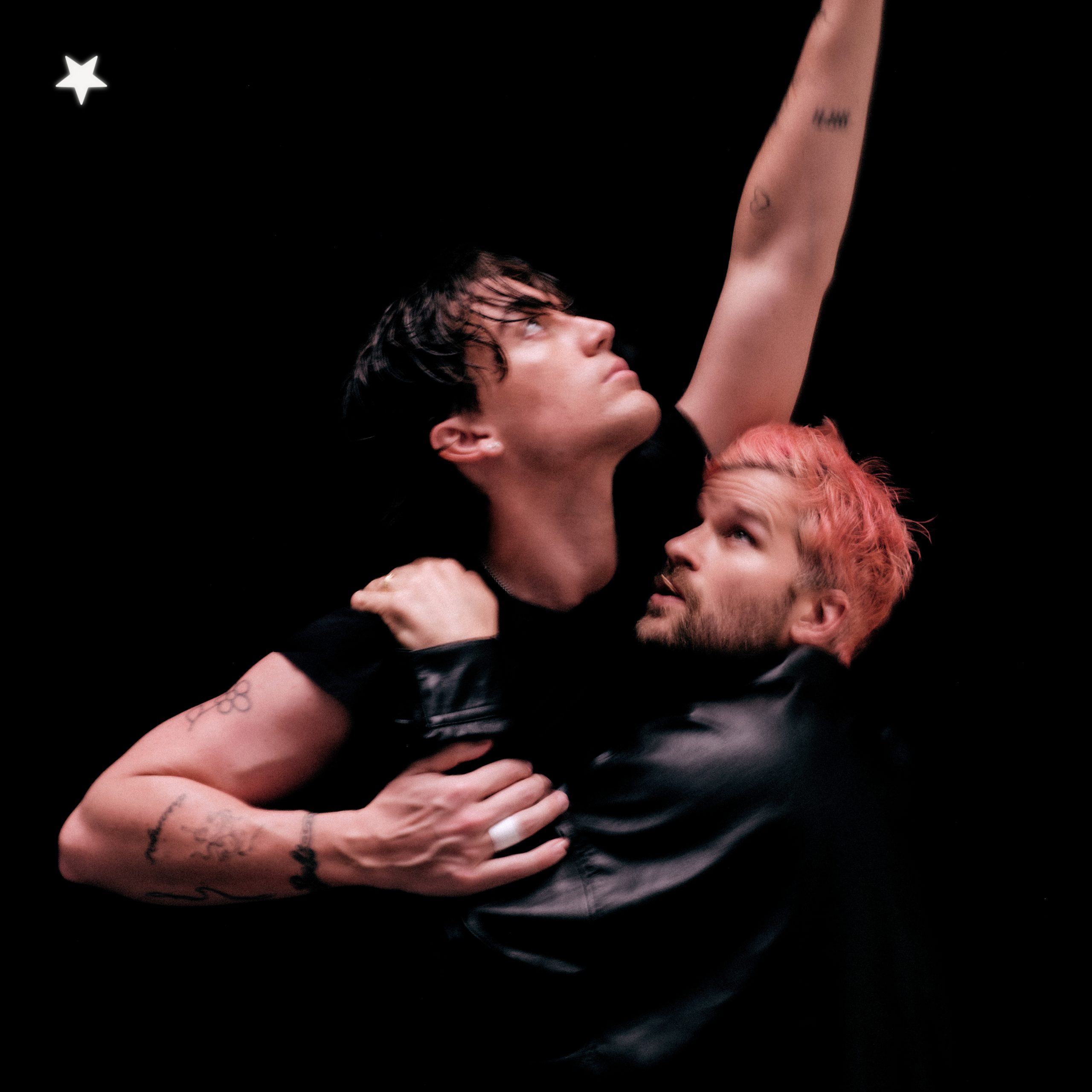 新曲「XXL」を発表 - LANY