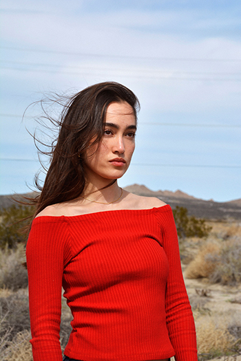 BIOGRAPHY - ミイナ・オカベ｜MINA OKABE - UNIVERSAL MUSIC JAPAN