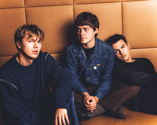 UK発ポップ・ロック・バンド、ニュー・ホープ・クラブが恋愛をサメと泳ぐことに例えた 新曲「Swimming with Sharks」をリリース！ミュージック・ビデオも同日公開！ - ニュー ...