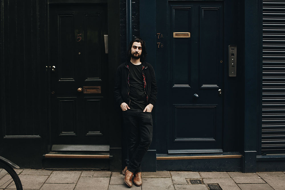 BIOGRAPHY - ノア・カーン | Noah Kahan - UNIVERSAL MUSIC JAPAN