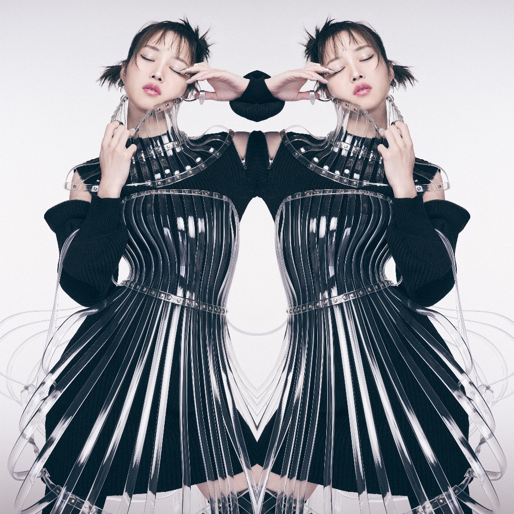 mini album『XINGS』本日発売＆ツアー初日のLIVE写真到着！デビュー10周年記念ライヴも決定！ - Rei