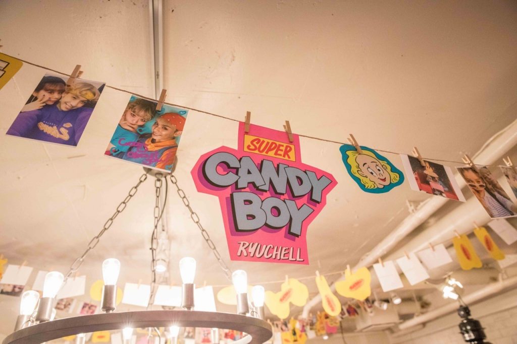 ファンとのデビューアルバム「SUPER CANDY BOY」リリースパーティーで感激の涙！ウェンディーズ・ファーストキッチン原宿竹下通り店で、アートワーク展初日に開催！ - RYUCHELL
