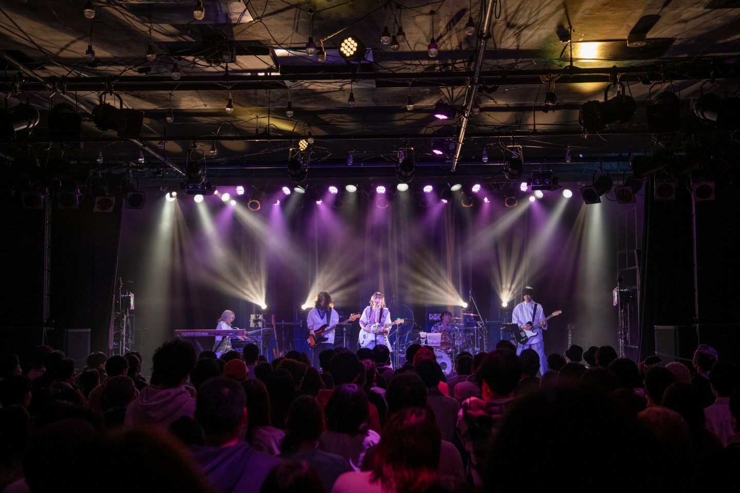 自ら作詞・作曲を手掛ける19歳のボーカリストliaによるバンドプロジェクト「shallm」 セカンド・ライブ「shallm 2nd Live - アイオライト -」を東京・恵比寿リキッドルーム ...