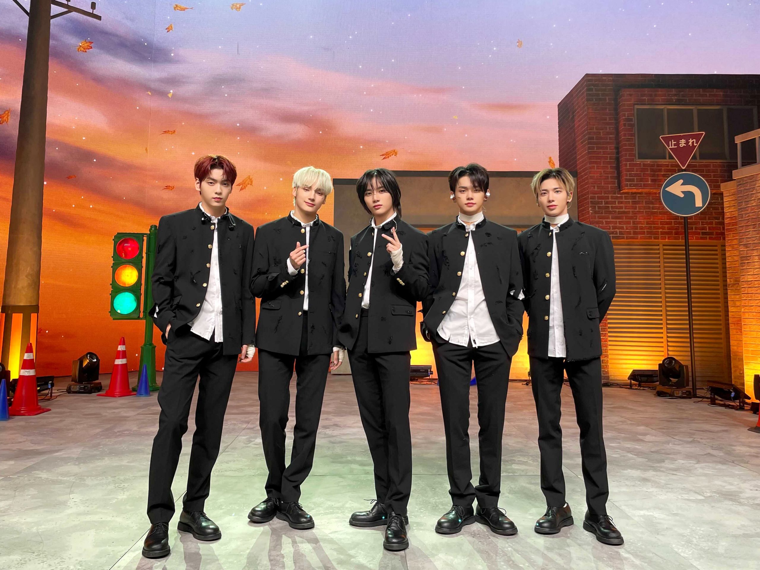 TOMORROW X TOGETHER フジテレビ系列『2021 FNS歌謡祭』で ダイナミックなパフォーマンスを披露！ - TOMORROW X TOGETHER