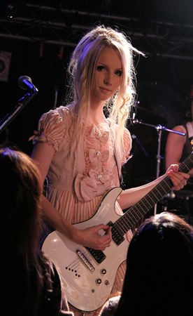Photogallery - YOHIO | ヨヒオ - UNIVERSAL MUSIC JAPAN