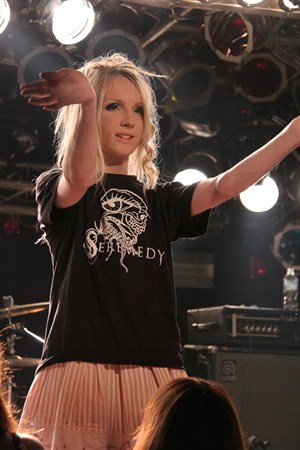 Photogallery - YOHIO | ヨヒオ - UNIVERSAL MUSIC JAPAN